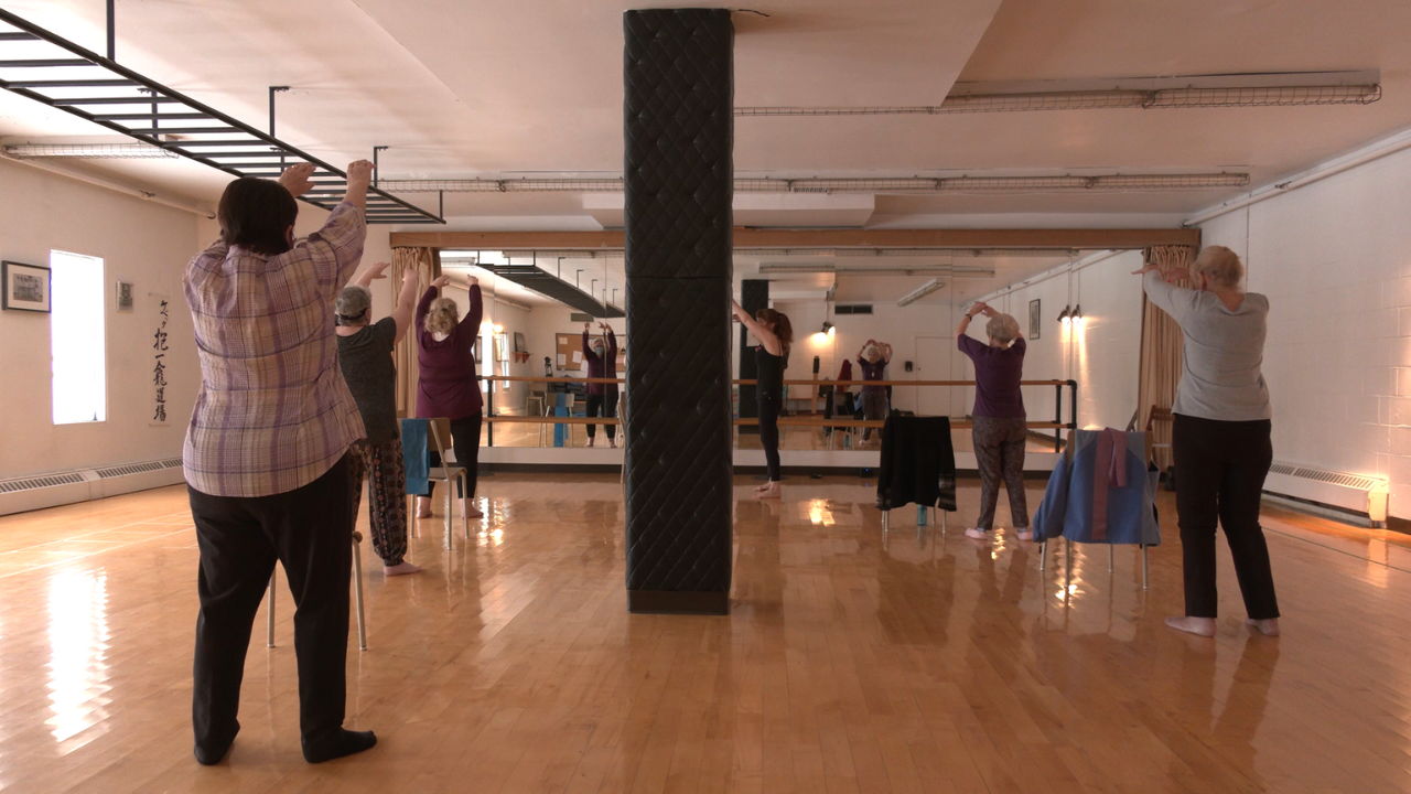 Essentrics en douceur : un entraînement thérapeutique unique ! - TCFTV